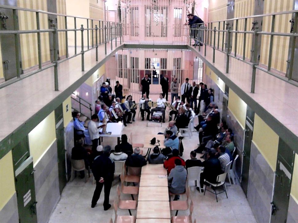 La resurrección se abre paso entre las rejas de la cárcel